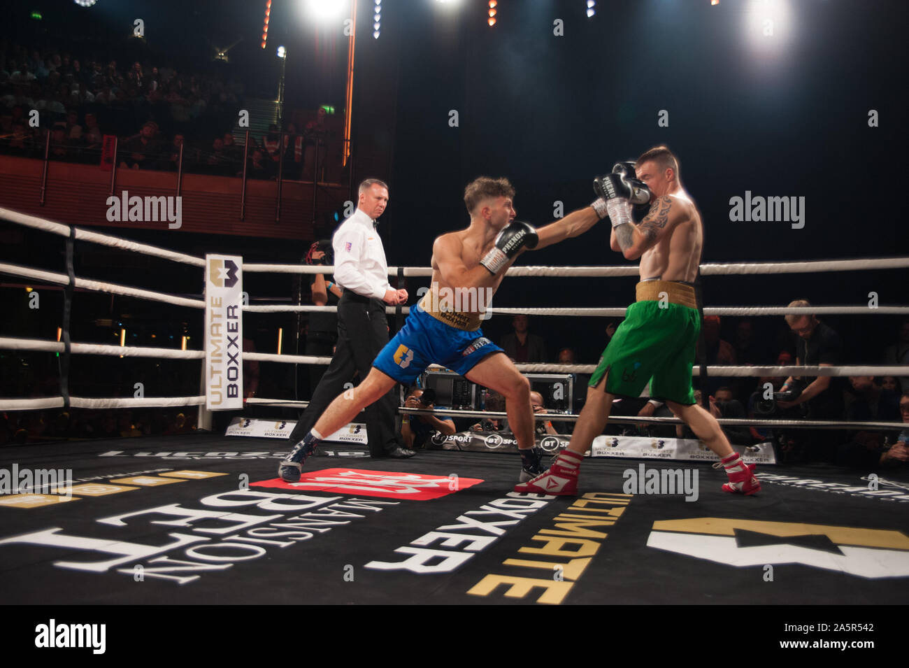 Ultimate Boxxer V, boxers fight for the title of Ultimate Boxxer V, at ...