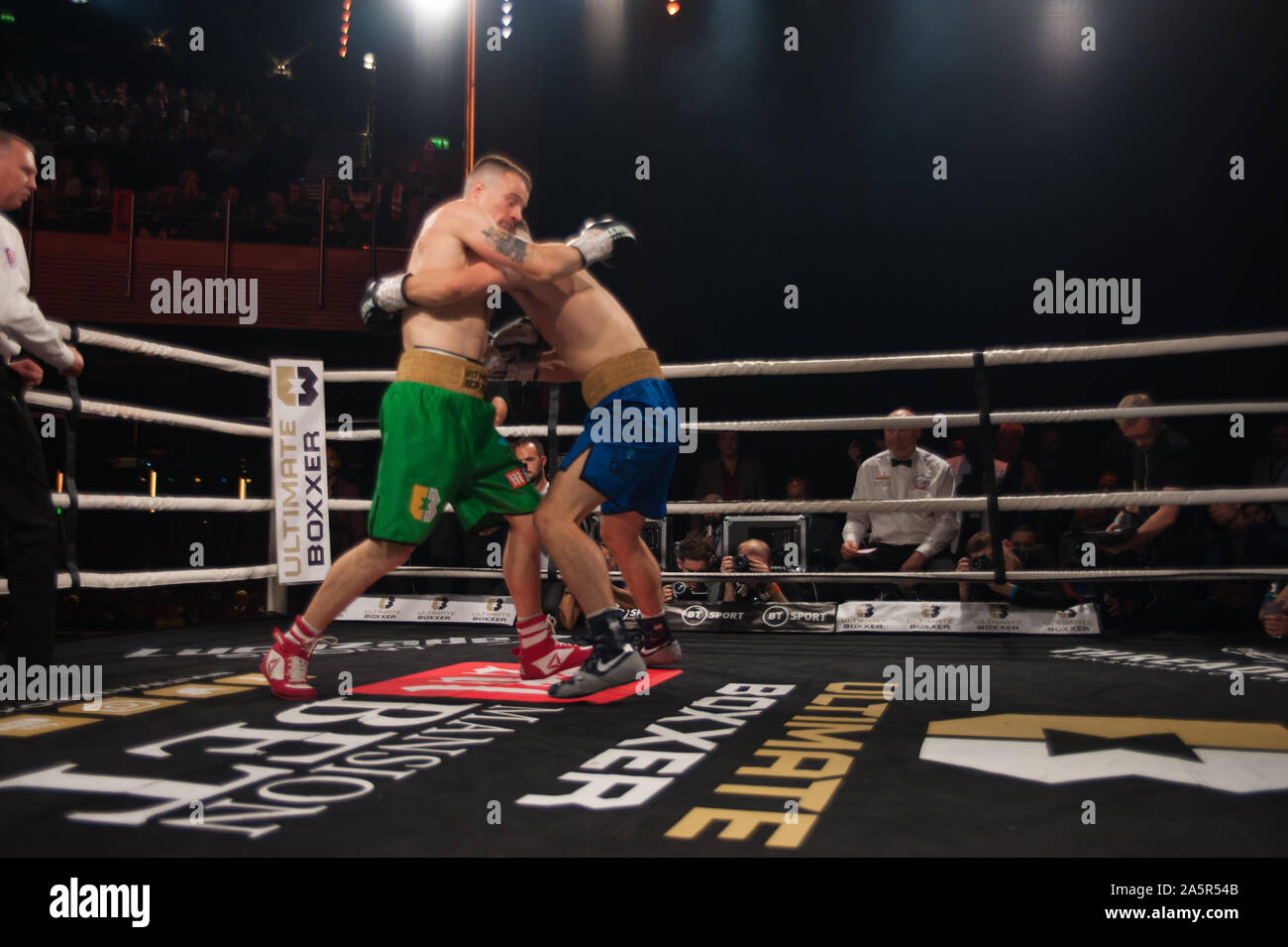 Ultimate Boxxer V, boxers fight for the title of Ultimate Boxxer V, at ...