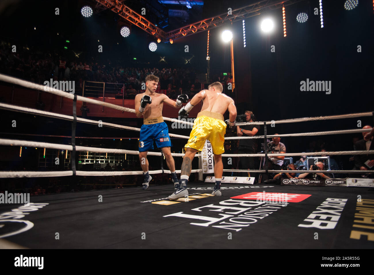 Ultimate Boxxer V, boxers fight for the title of Ultimate Boxxer V, at ...