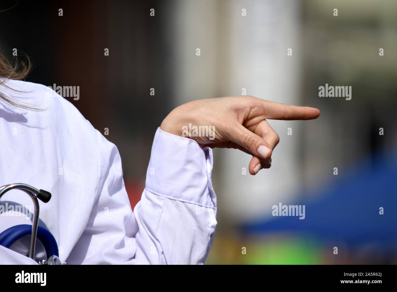 Female Doctor Pointing Stock Photo - Alamy Female Doctor Pointing Stock Photo - Alamy