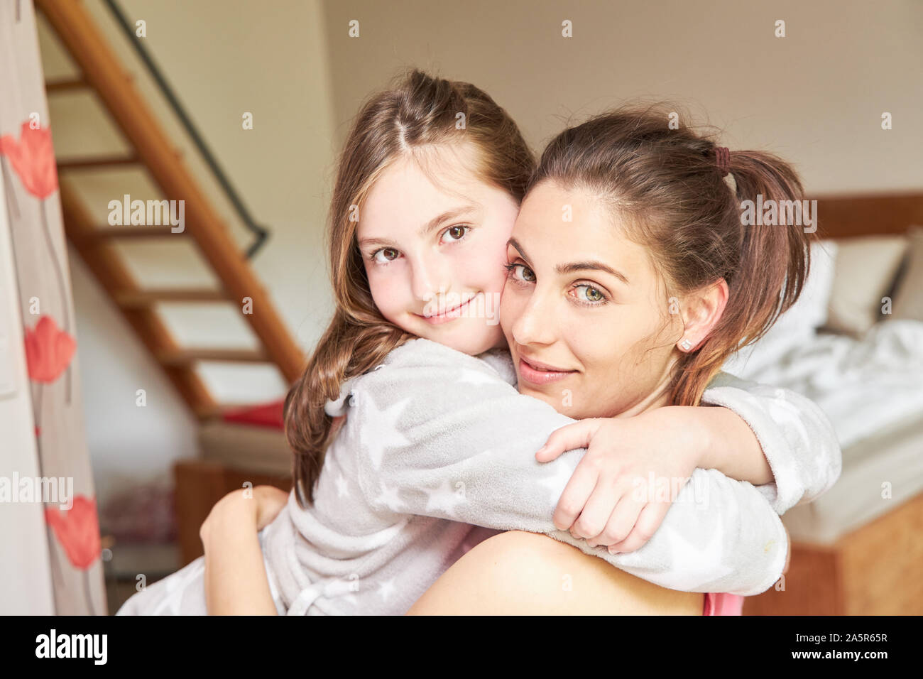 Embrace parents hi-res stock photography and images - Alamy