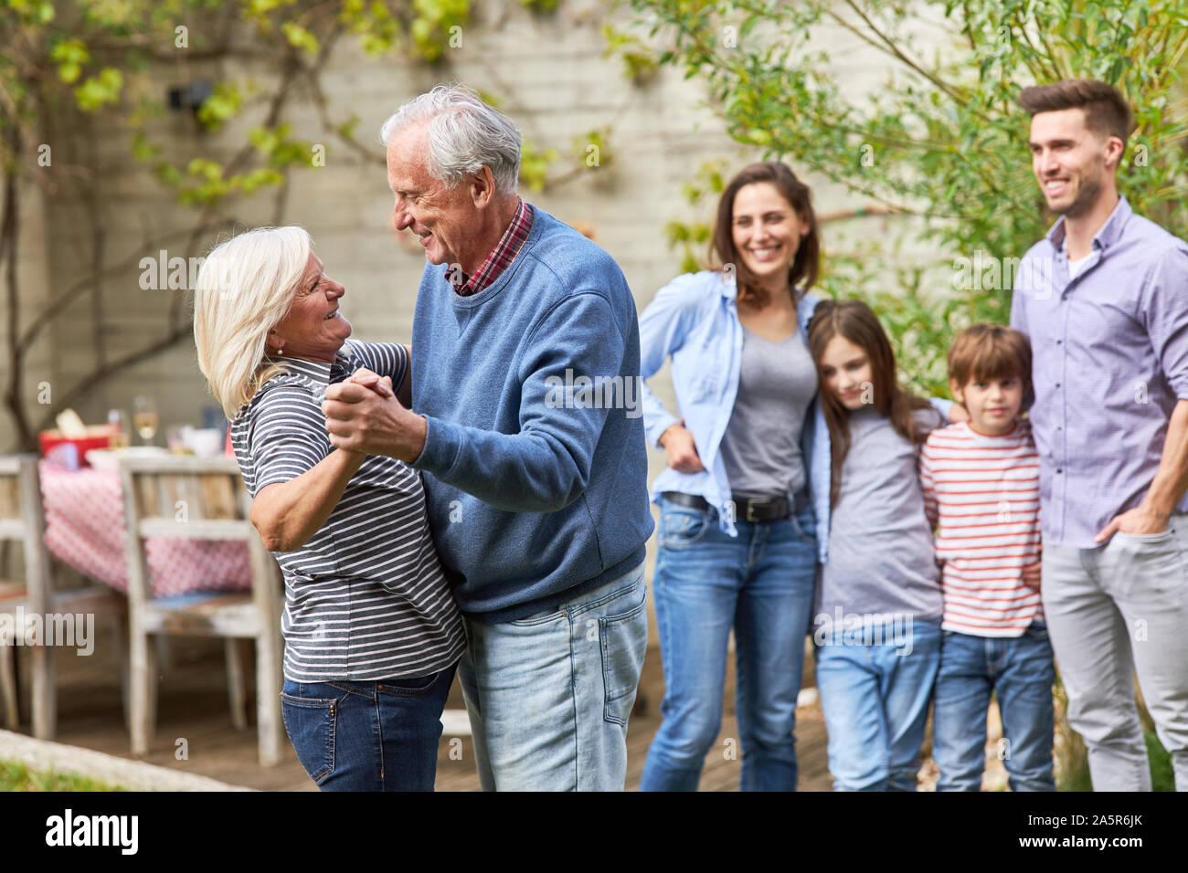 Grandparents dancing at wedding hi-res stock photography and images - Alamy