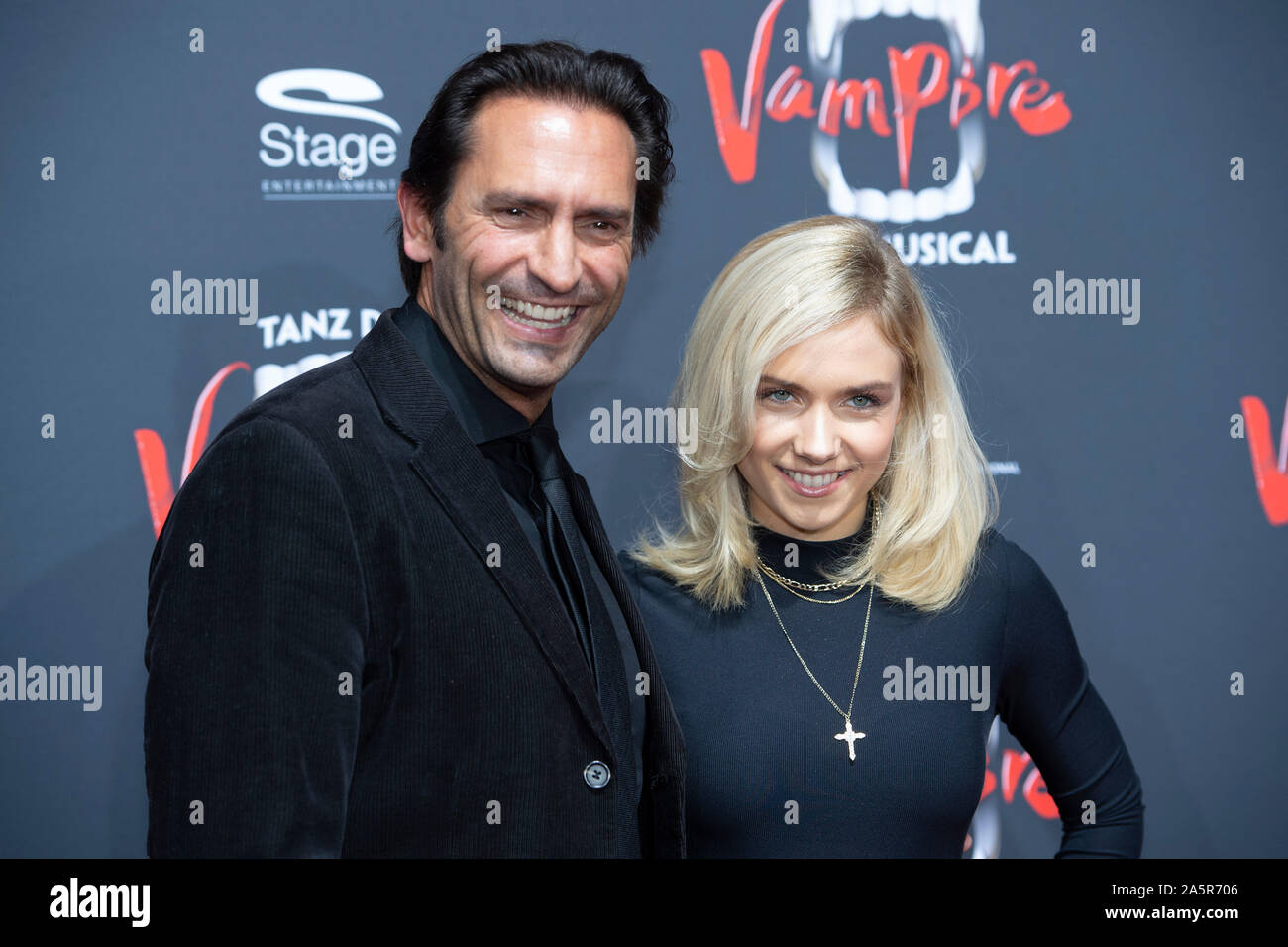 Alexander di CAPRI, Saenger, and Marie WEGENER, singer, red carpet, Red ...