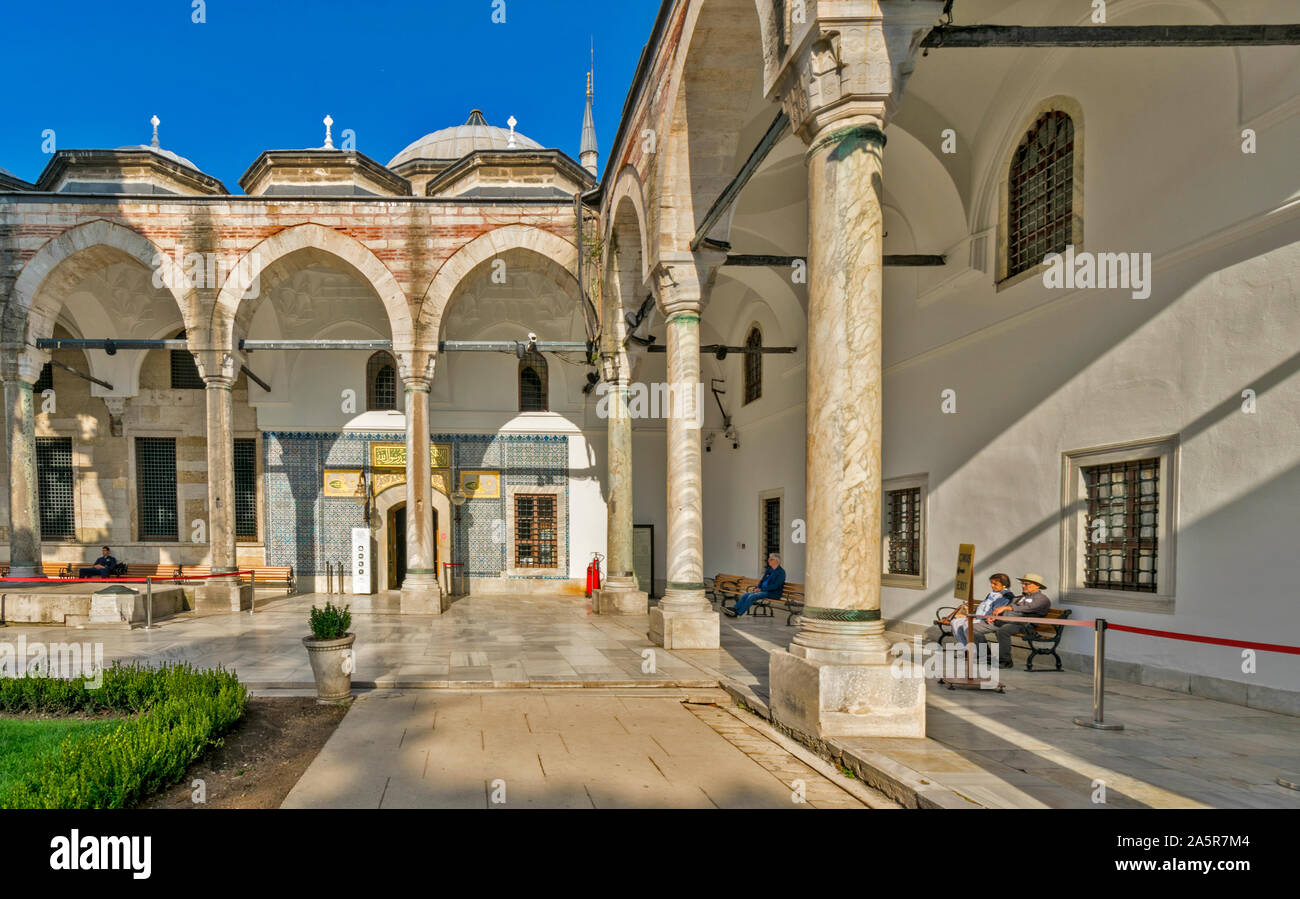 TOPKAPI PALACE TURKEY COURTYARD COLUMNS AND ELABORATE TILING AROUND THE ...