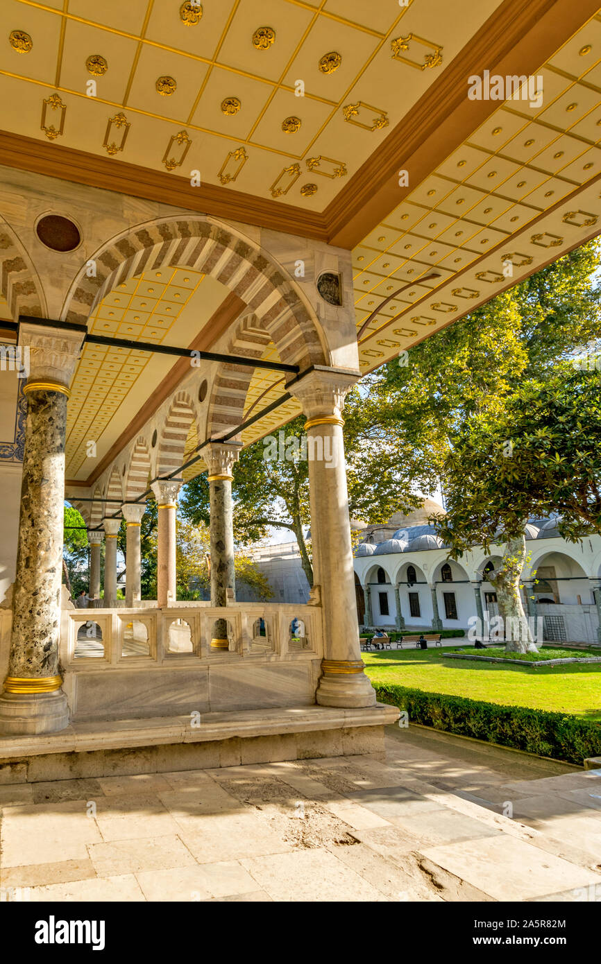 TOPKAPI PALACE TURKEY SECOND COURTYARD THE AUDIENCE HALL COLUMNS ARCHES ...
