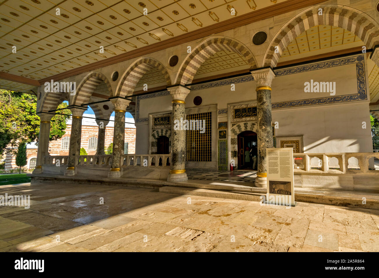 Fountain in the courtyard of topkapi palace hi-res stock photography ...
