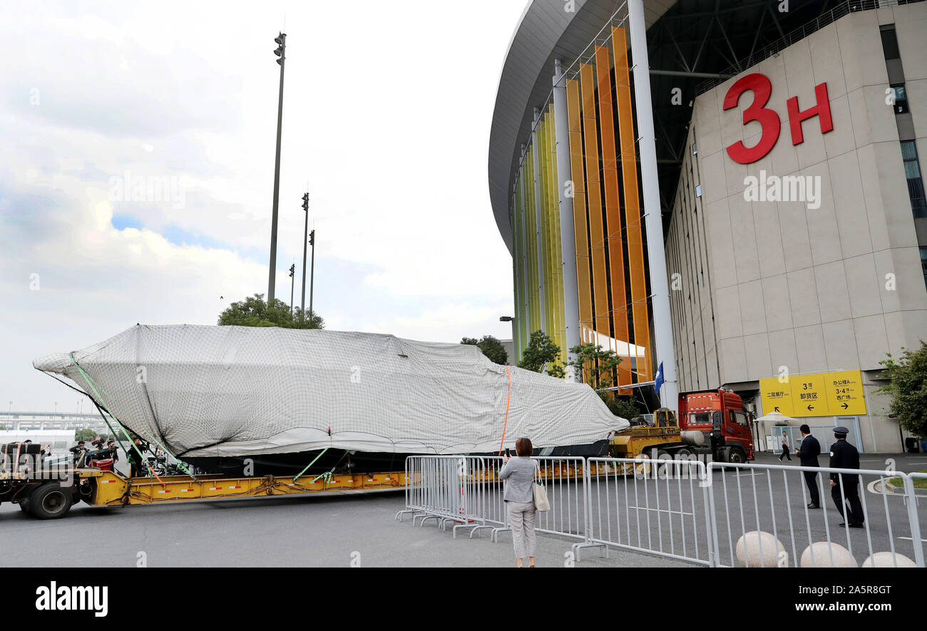 (191022) -- SHANGHAI, Oct. 22, 2019 (Xinhua) -- An FSD 195 fast patrol ...