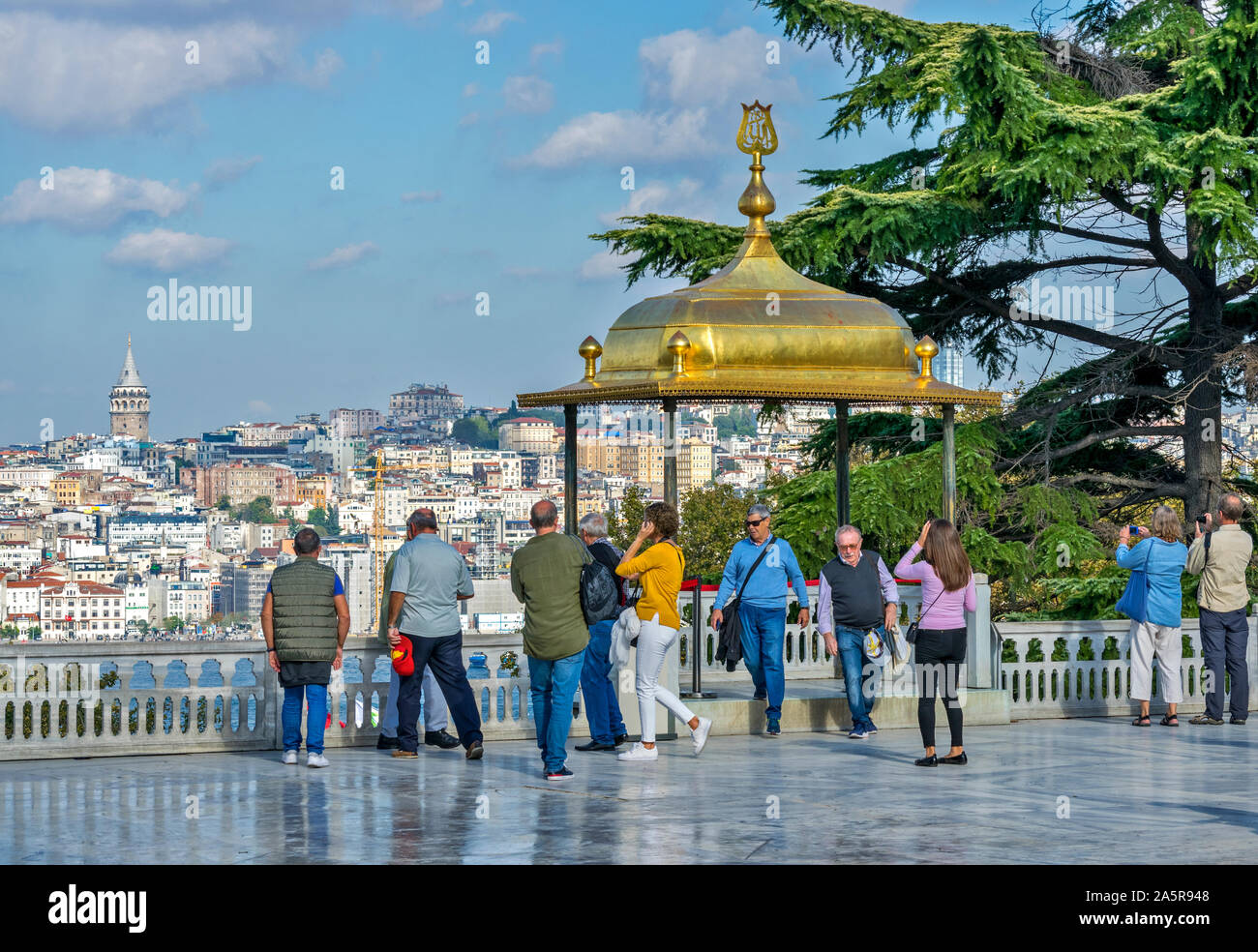 TOPKAPI PALACE TURKEY THE UPPER TERRACE WITH GOLDEN IFTAR BOWER AND ...