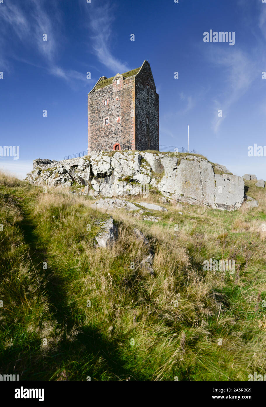 Smailholm tower the borders hi-res stock photography and images - Alamy
