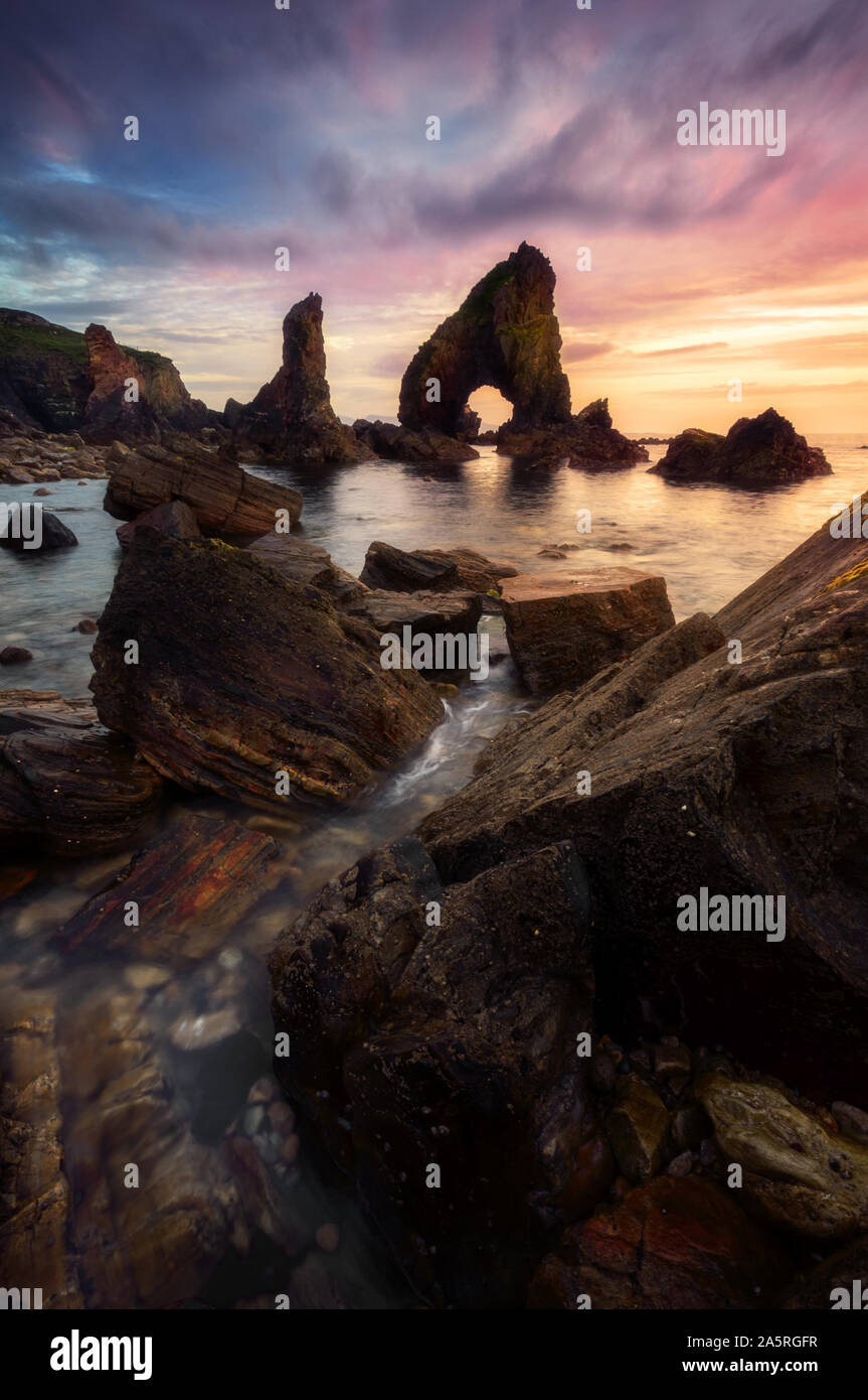 Sea arch and sea stack ireland hi-res stock photography and images - Alamy