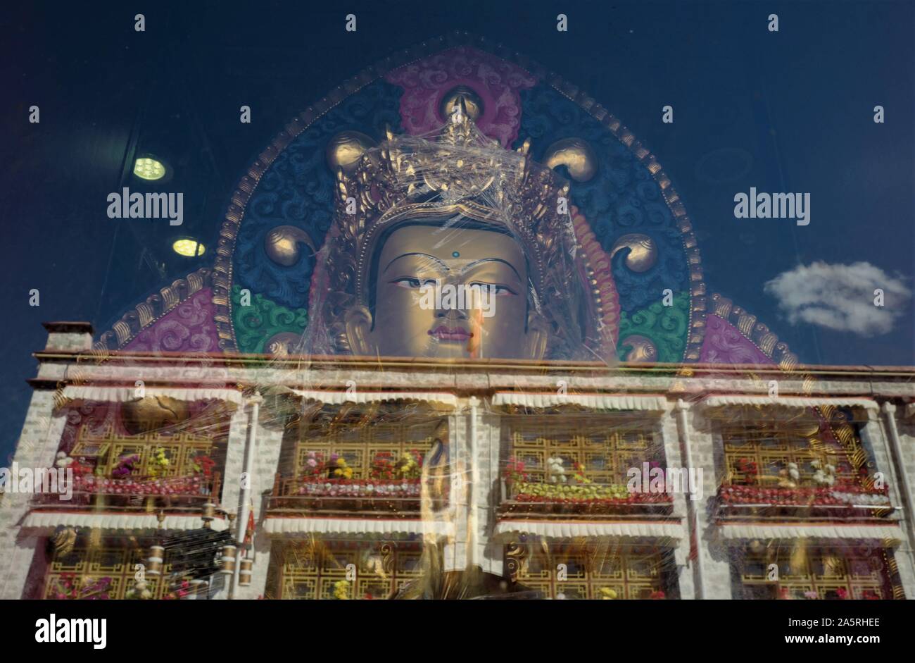 Lhasa, China's Tibet Autonomous Region. 14th Oct, 2019. A buddha statue ...