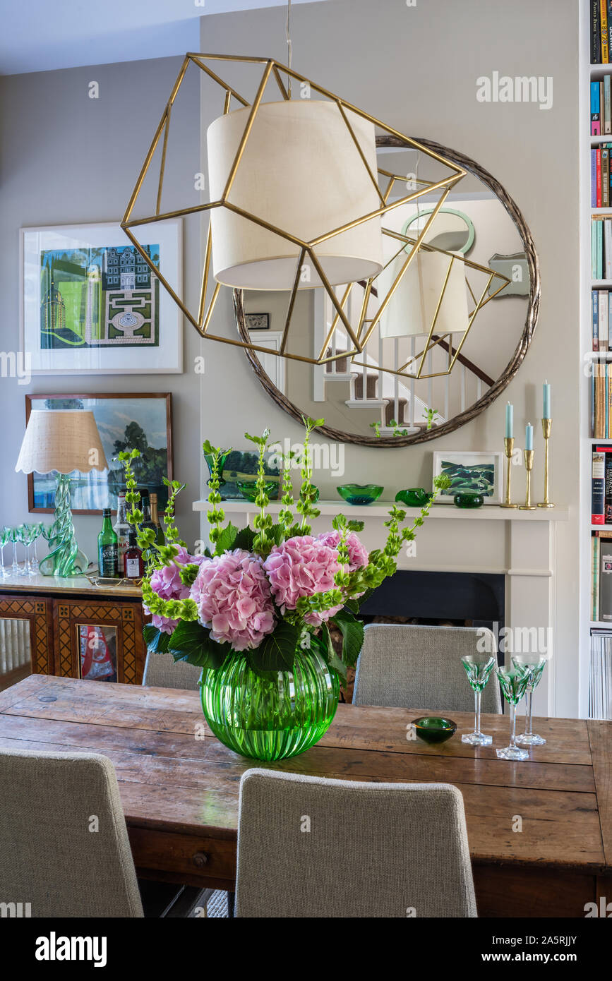 Metal mirror frame hi-res stock photography and images - Alamy