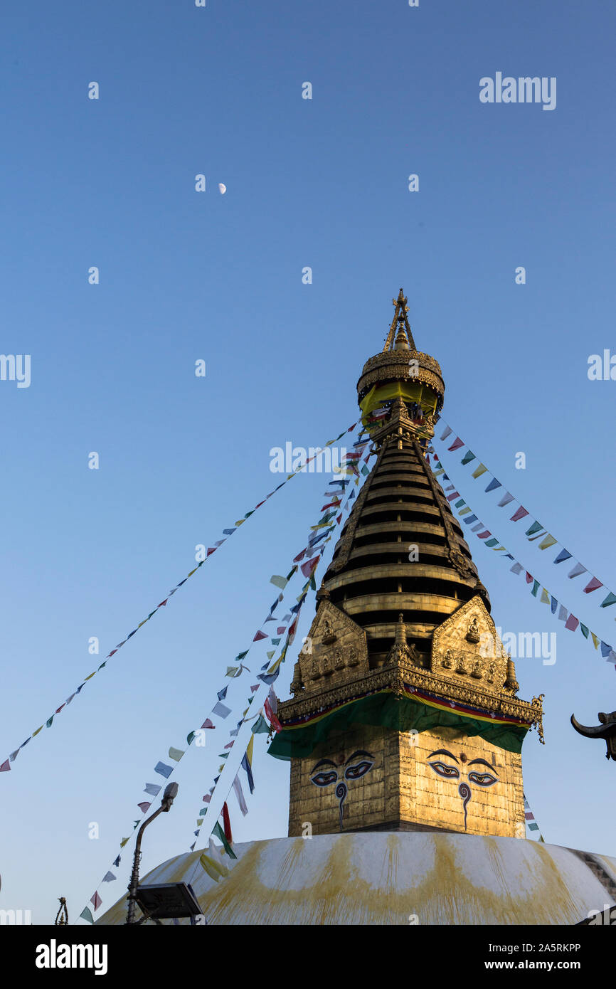 Sunset at Swayambhunath, the "Monkey Temple" in Kathmandu, Nepal Stock ...