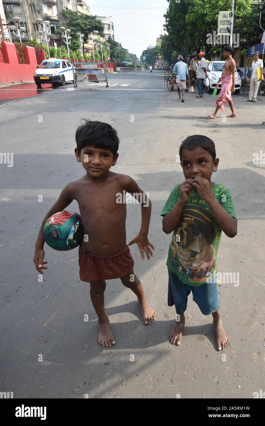 Calcutta street children hi-res stock photography and images - Alamy