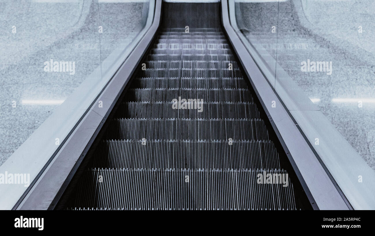 Escalator stairs elevator stair hi-res stock photography and images - Alamy