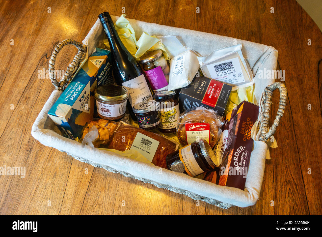 Gift hamper hi-res stock photography and images - Alamy
