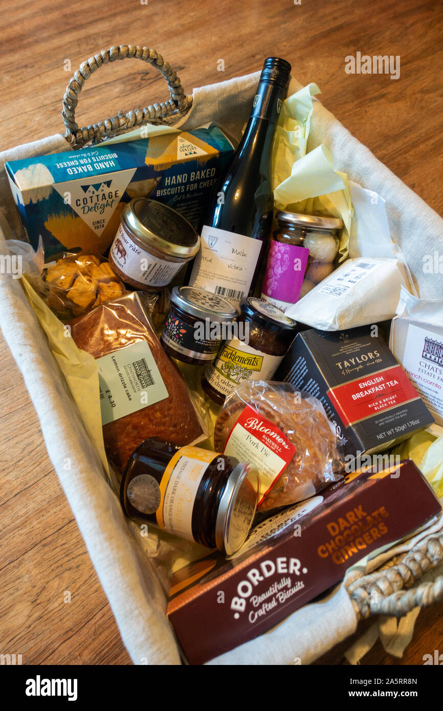 Gift hamper hi-res stock photography and images - Alamy