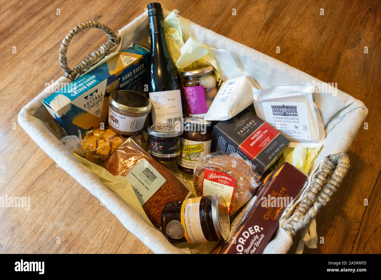 Gift hamper hi-res stock photography and images - Alamy