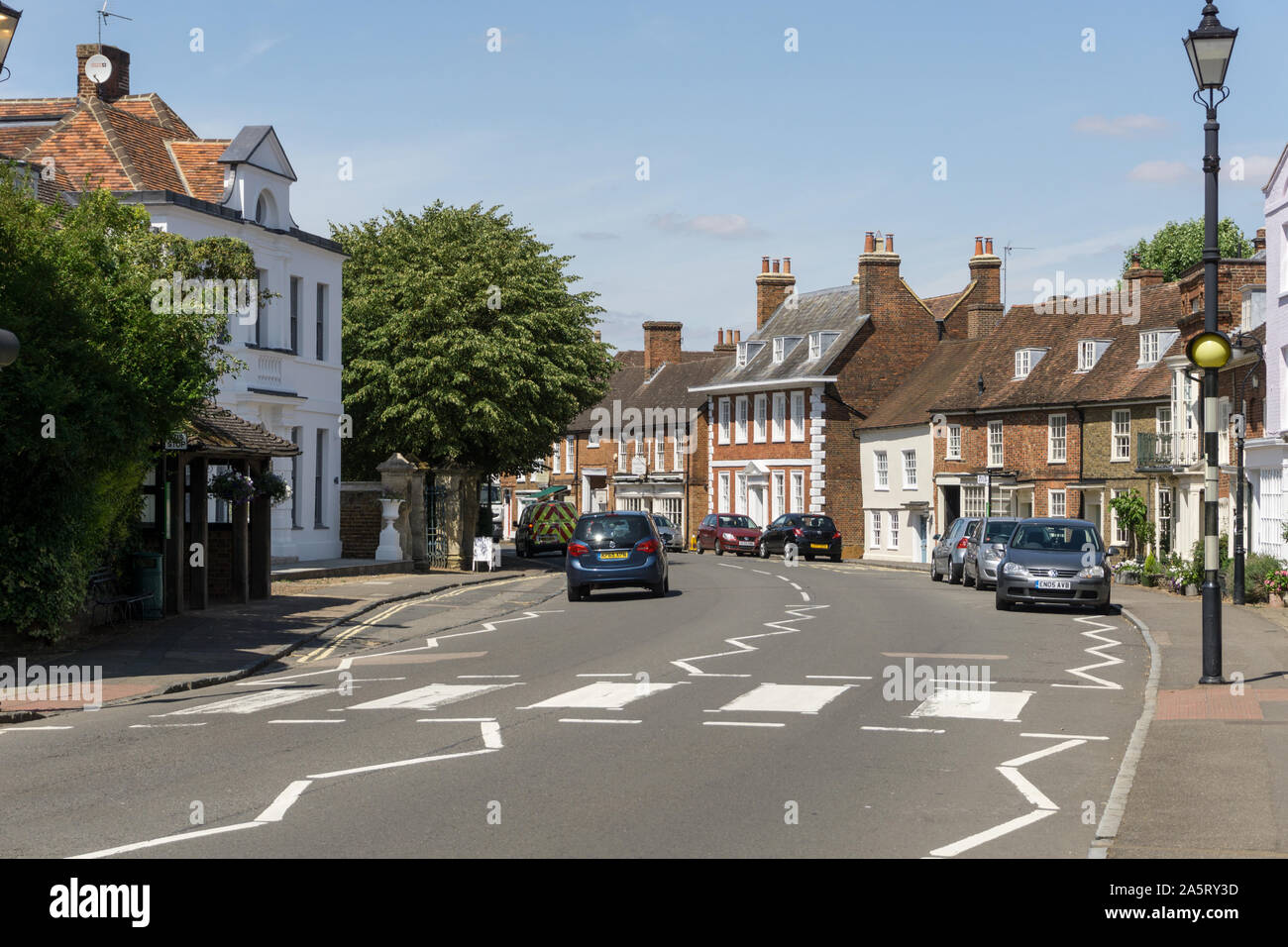 Urban street scene uk hi-res stock photography and images - Alamy