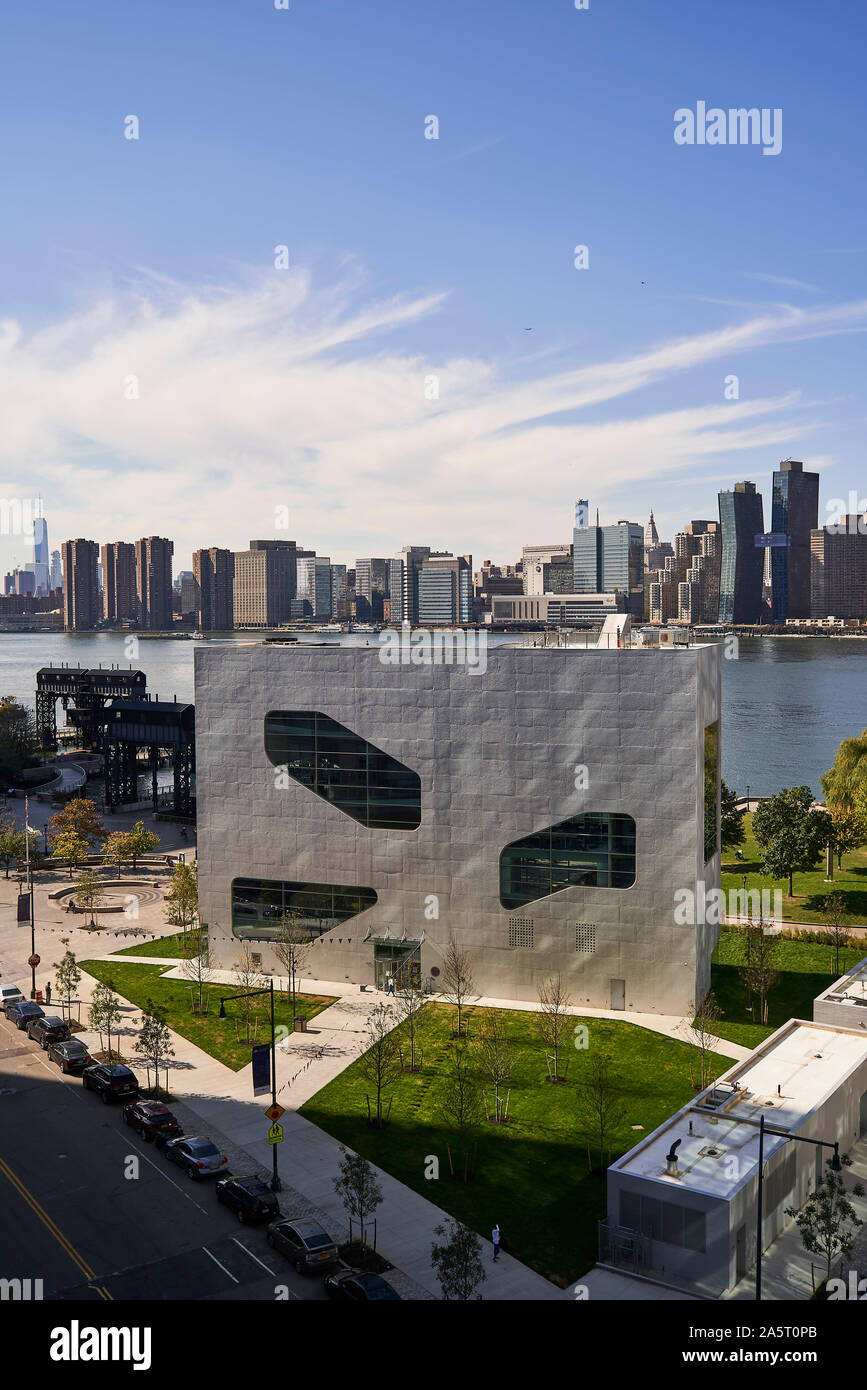 Hunters Point Community Library, designed by Steven Holl Architects ...