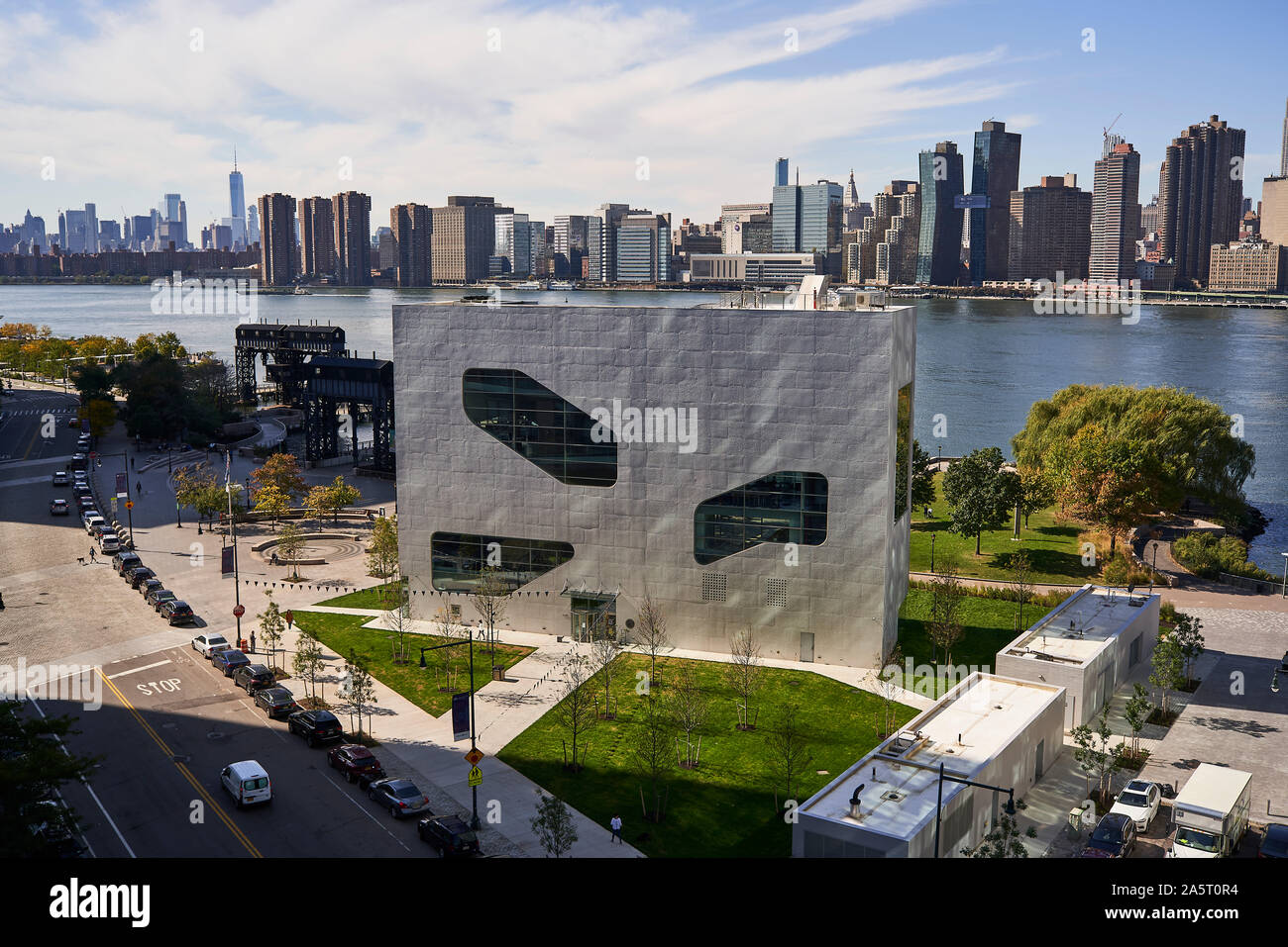 Hunters Point Community Library, designed by Steven Holl Architects ...