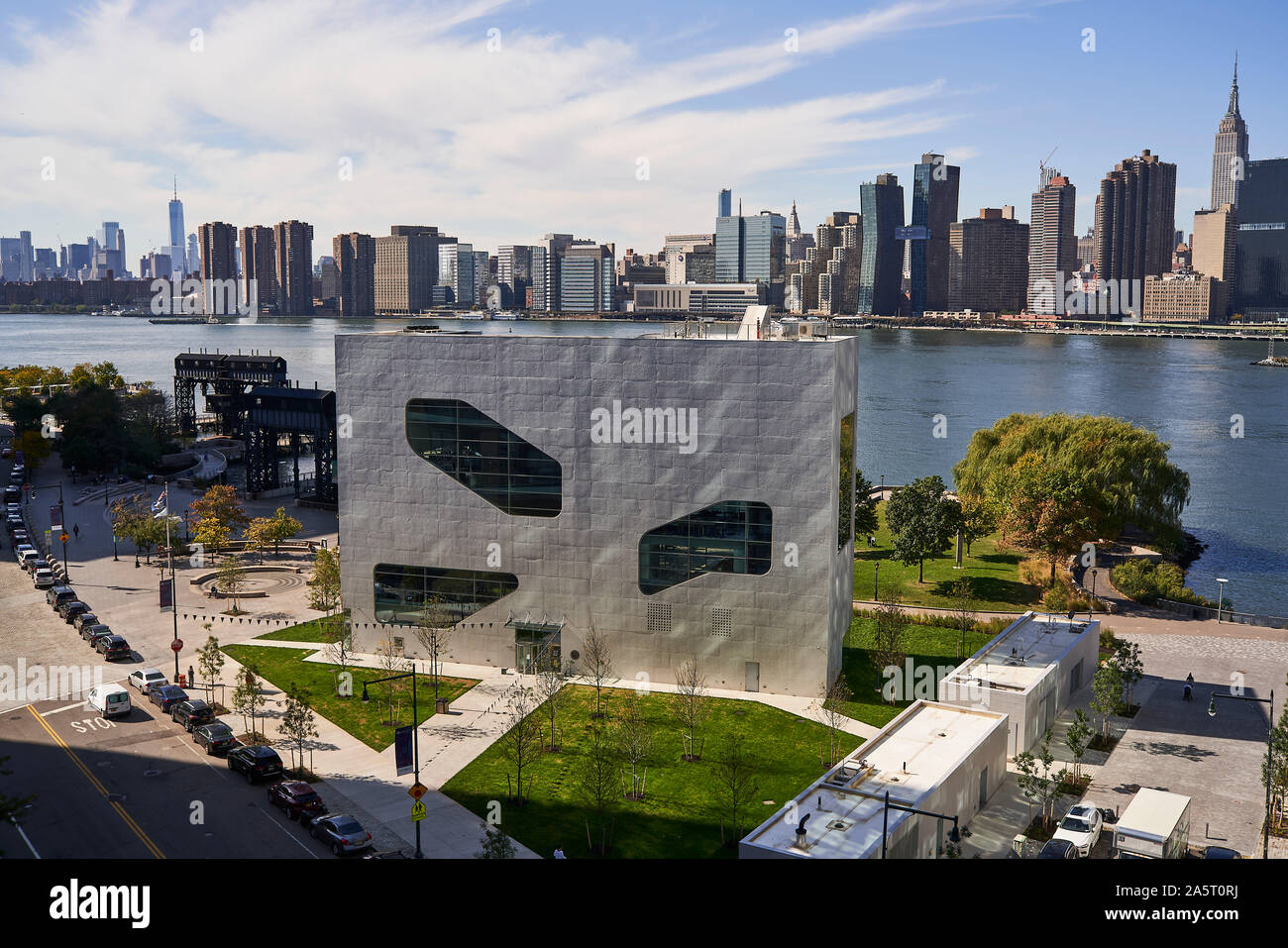 Hunters Point Community Library, designed by Steven Holl Architects ...