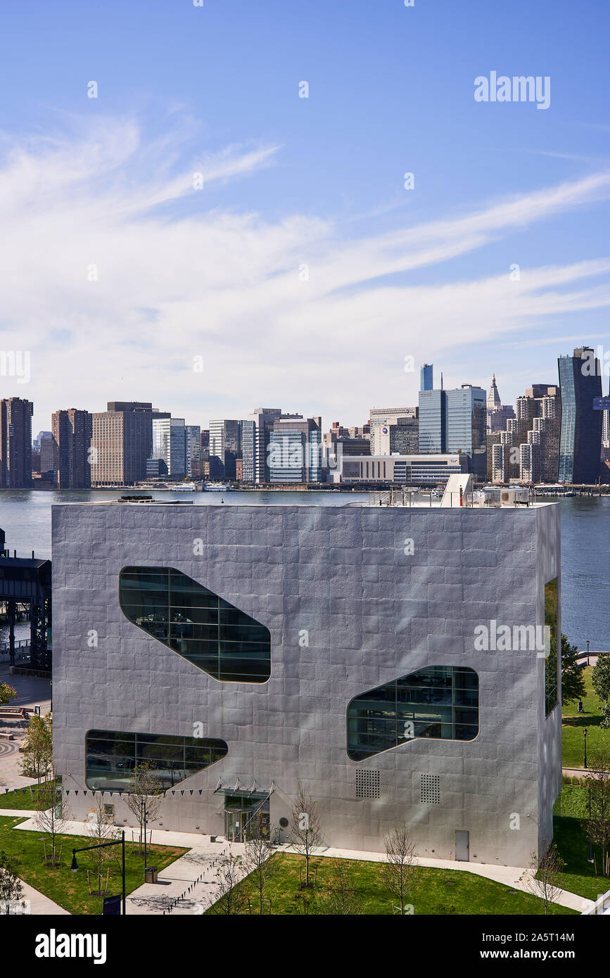 Hunters Point Community Library, designed by Steven Holl Architects ...