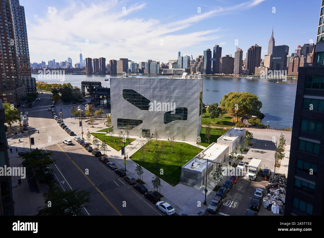 Hunters Point Community Library, designed by Steven Holl Architects ...