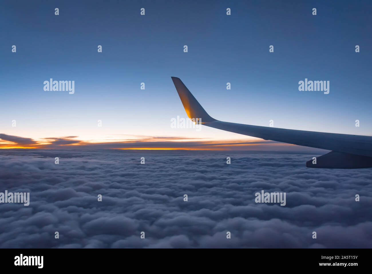 Night sky plane wing hi-res stock photography and images - Alamy