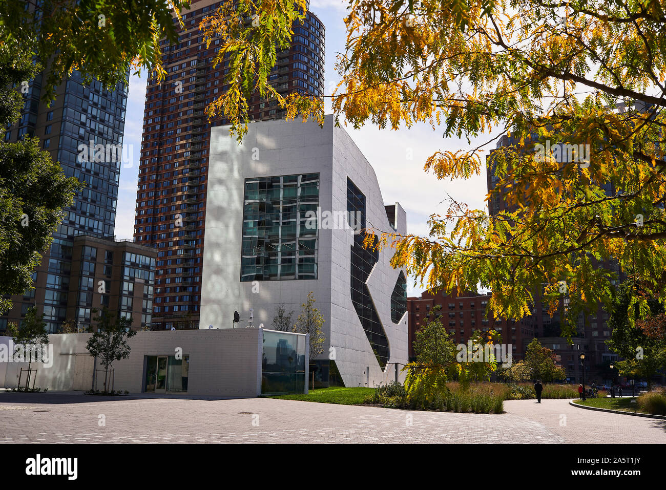 Hunters Point Community Library, designed by Steven Holl Architects ...