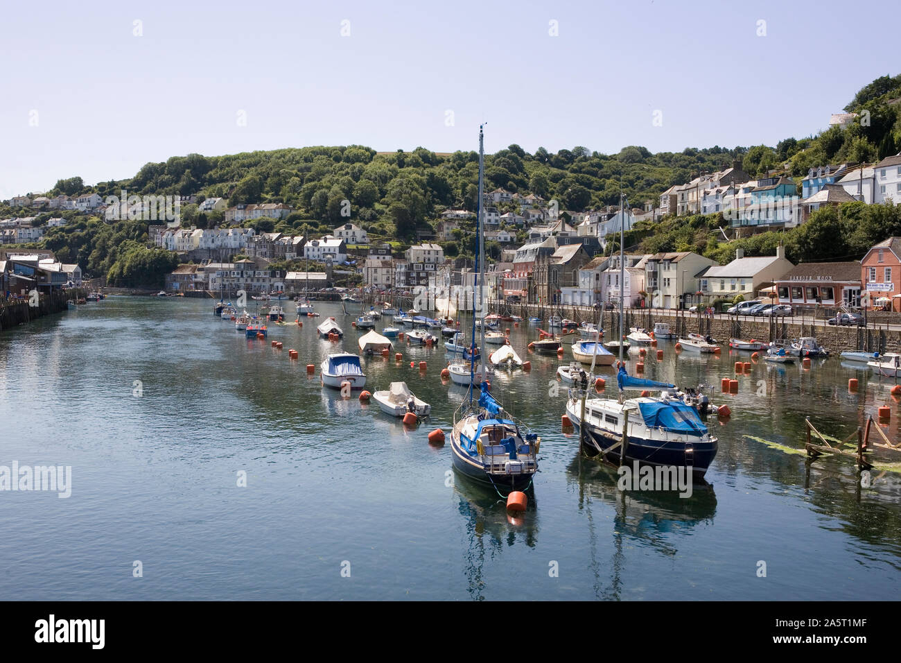 East west looe coast cornwall hi-res stock photography and images - Alamy