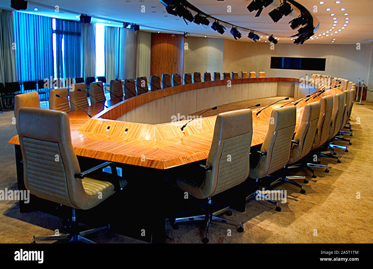 Oval conference table hi-res stock photography and images - Alamy