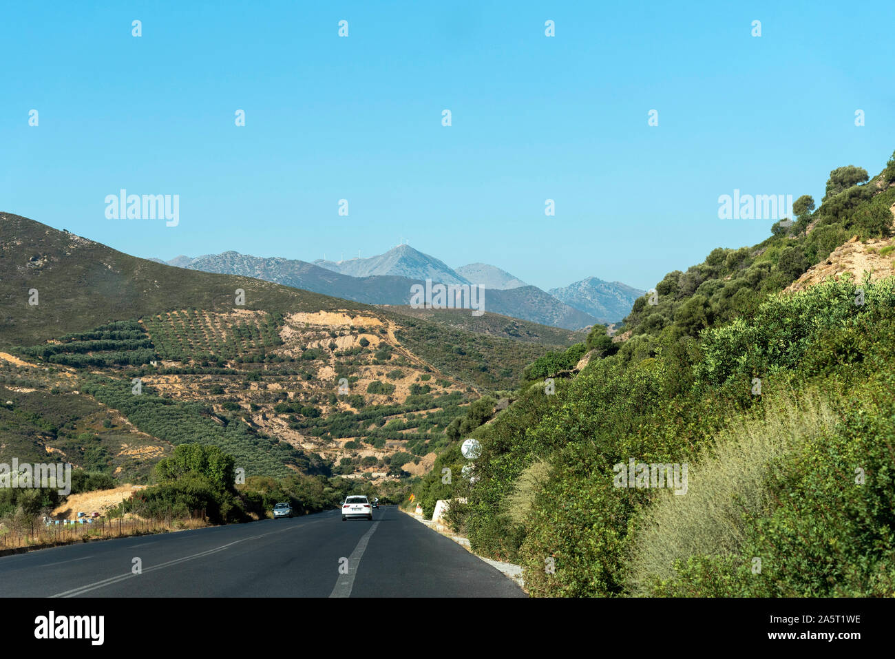 Police car on country road hi-res stock photography and images - Alamy