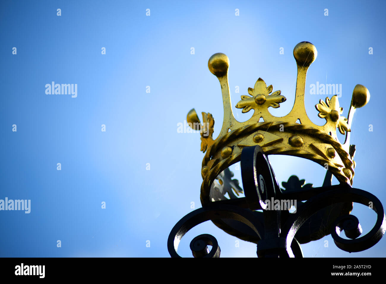 Gold railing hi-res stock photography and images - Alamy