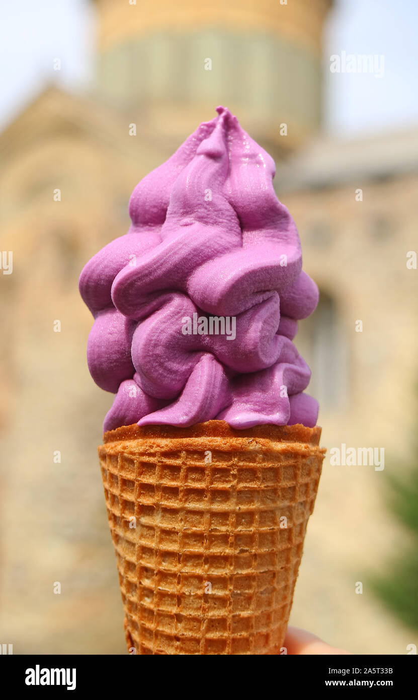 Soft serve ice cream cone hi-res stock photography and images - Alamy