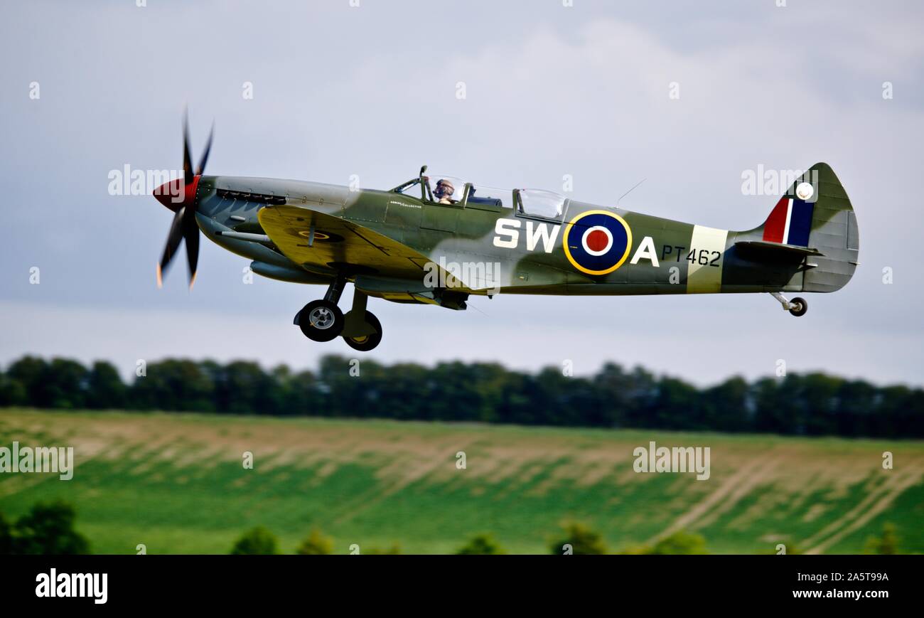 Supermarine Spitfire Tr.9 (G-CTIX) airborne at the Flying Legends ...