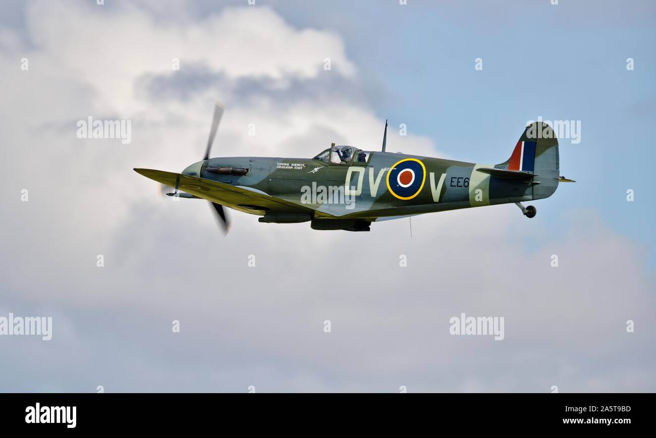 Supermarine Spitfire MK Vc (G-IBSY) airborne at the Flying Legends on ...