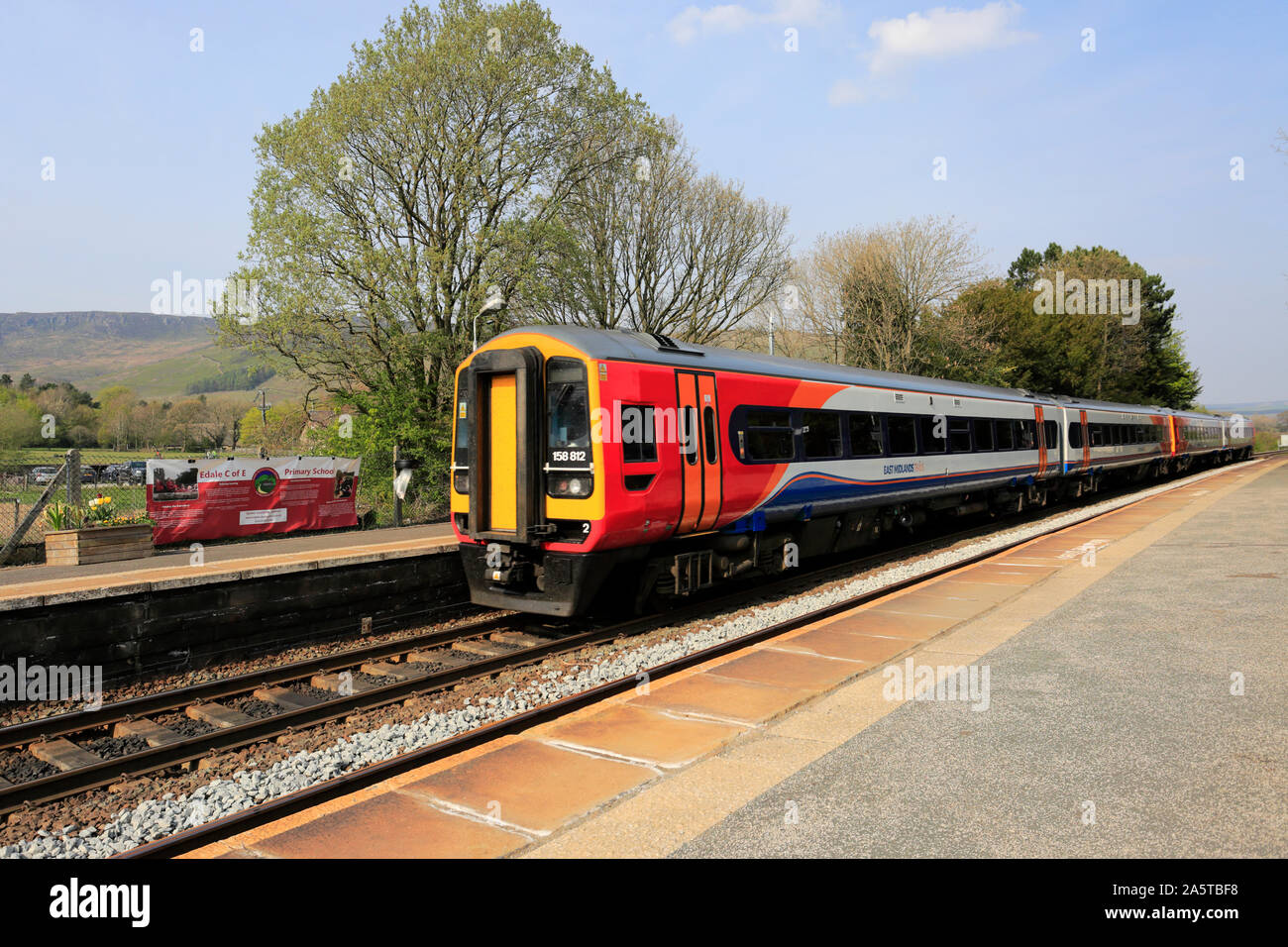 East Midlands Trains 158812 at Edale railway station, Peak District ...
