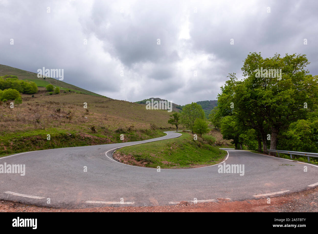 360 bend road curve hi-res stock photography and images - Alamy