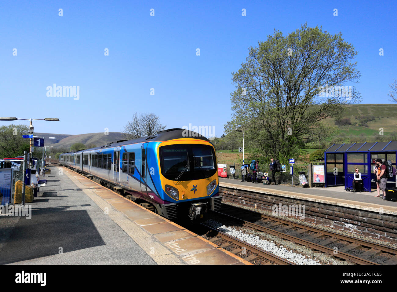 Transpennine ExpressTrains 185145 at Edale railway station, Peak ...