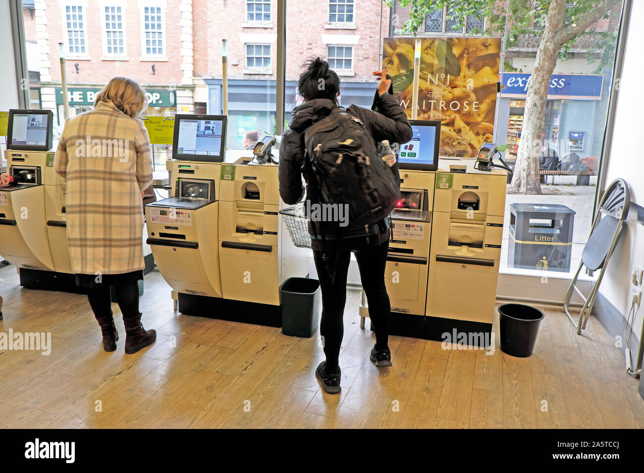 Self checkout machine hi-res stock photography and images - Alamy