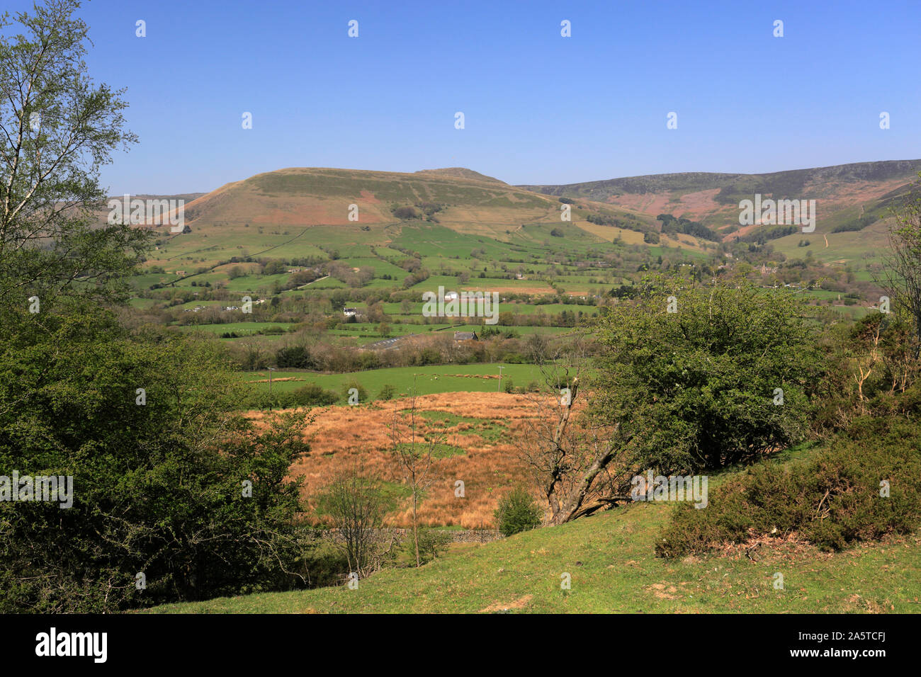 Spring view over the Vale of Edale, Edale Village, Derbyshire, Peak ...