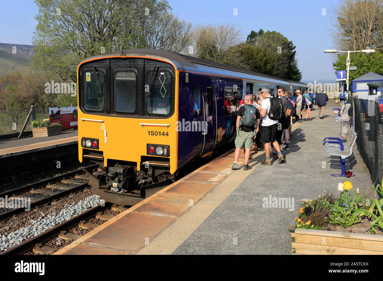 Northern Trains 150144 at Edale railway station, Peak District National ...