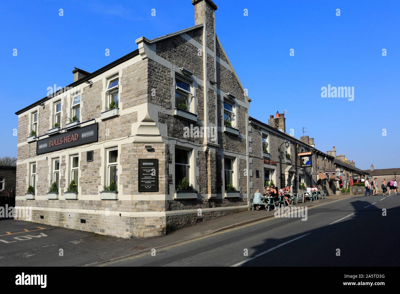 People outside the Bulls Head pub, Castleton village, Derbyshire, Peak ...
