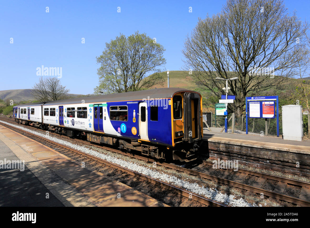 Northern Trains 150214 at Edale railway station, Peak District National ...