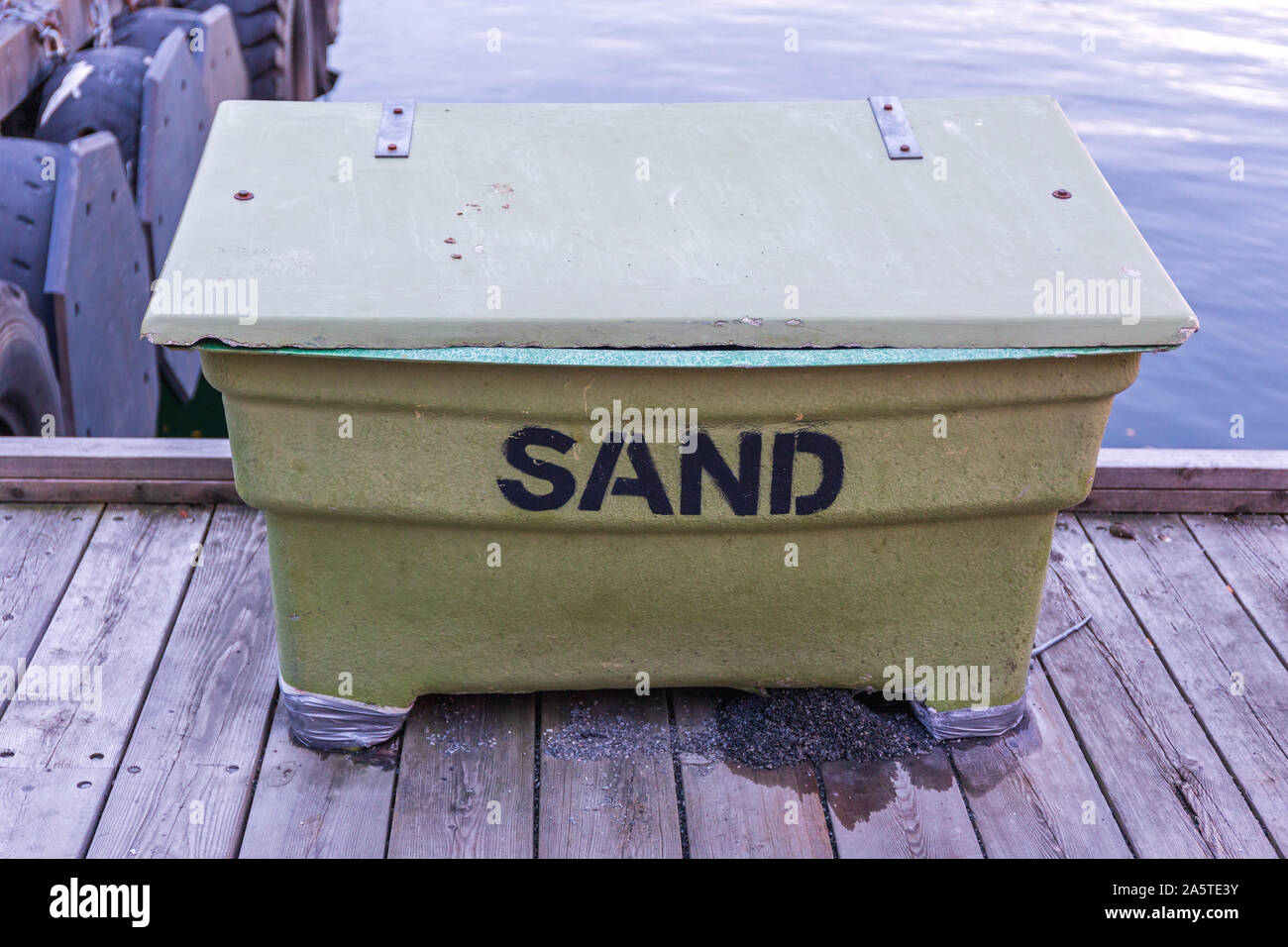 Box with sand hi-res stock photography and images - Alamy