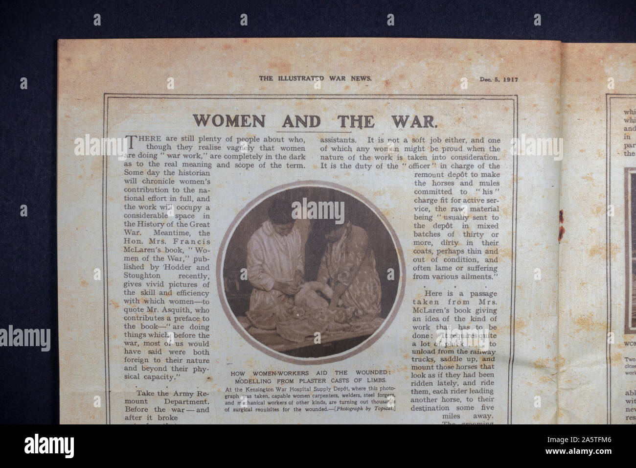 Illustrated women newspaper hi-res stock photography and images - Alamy