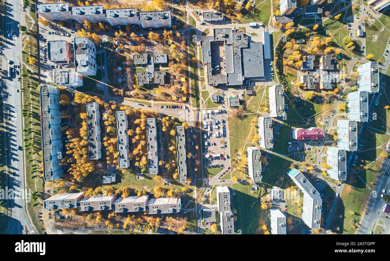 Drone flying above city hi-res stock photography and images - Alamy