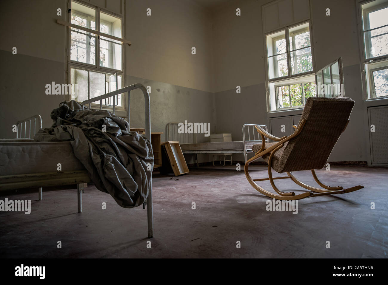 Abandoned psychiatric hospital hallway hi-res stock photography and ...
