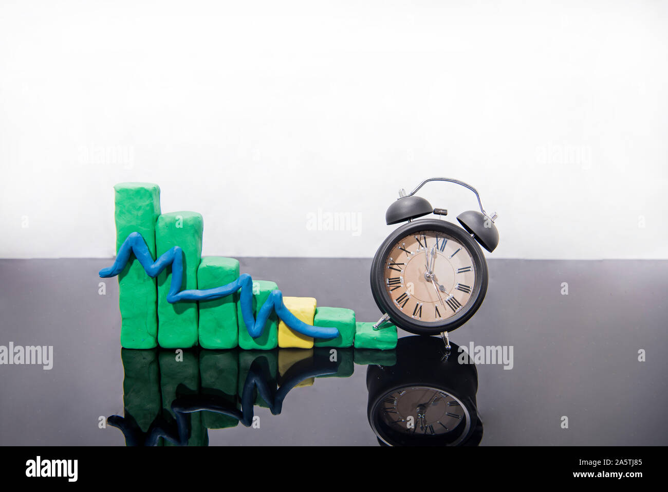 Daylight hours graph hi-res stock photography and images - Alamy